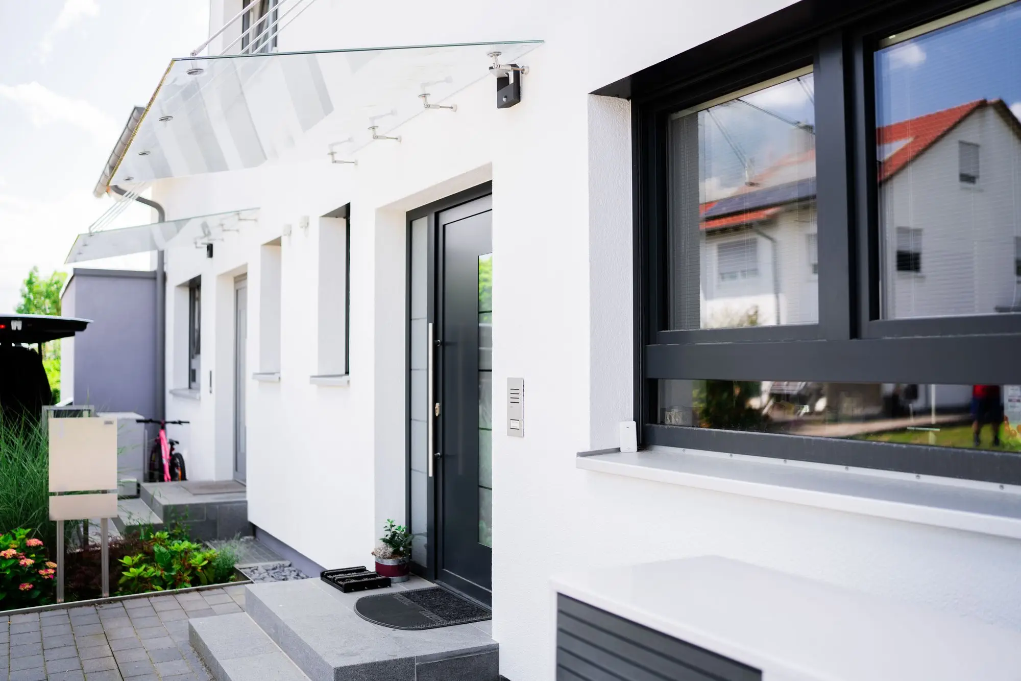 Fenster und Türen | Raduka – Elektrotechnik & Innenausbau GmbH - in ...